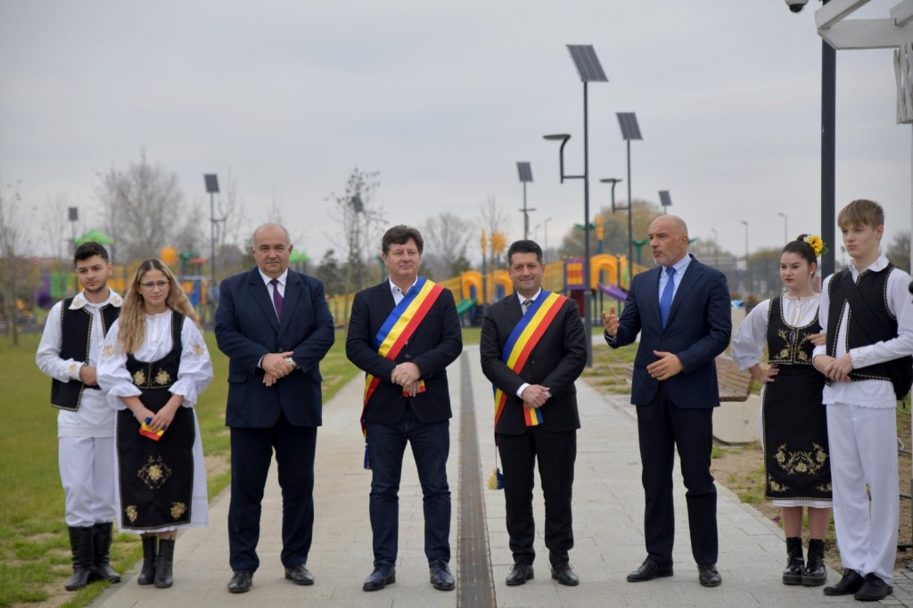 Noul parc din Pecica amenajat pe 5 hectare a fost inaugurat astăzi!